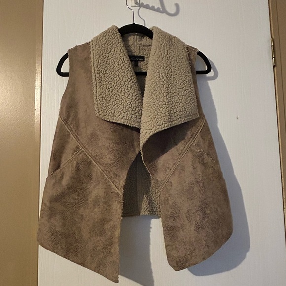 Baccini | Jackets & Coats | Baccini Beige Shearling Vest | Poshmark